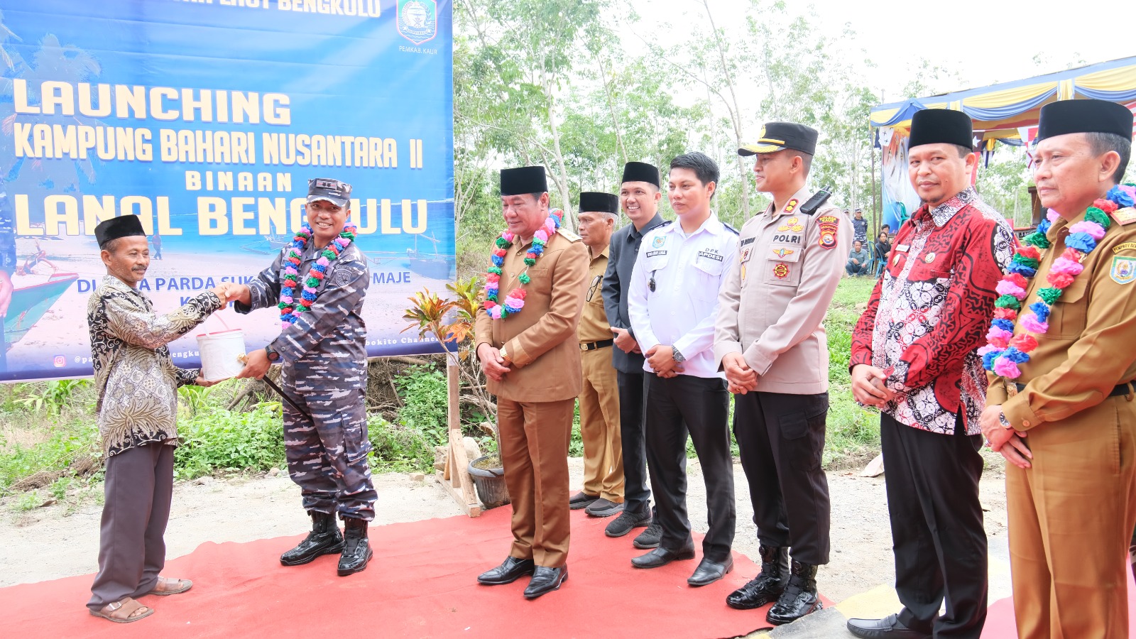 Karya Bakti TNI-AL Tahun Anggaran 2023 di Kabupaten Kaur Resmi Ditutup - Sinarfakta.com