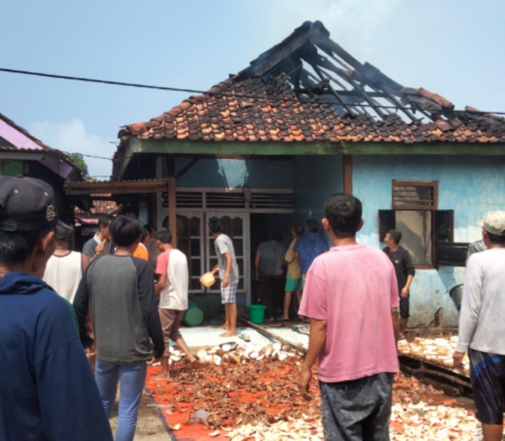 Satu Rumah Warga Tanjung Agung Hangus Terbakar, - Sinar Fakta