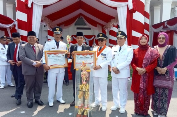 Dalam Rangka HUT RI KE 78,Pemkab Bersama DPRD Menggelar Rangkaian Kegiatan Upacara Pengibaran ...