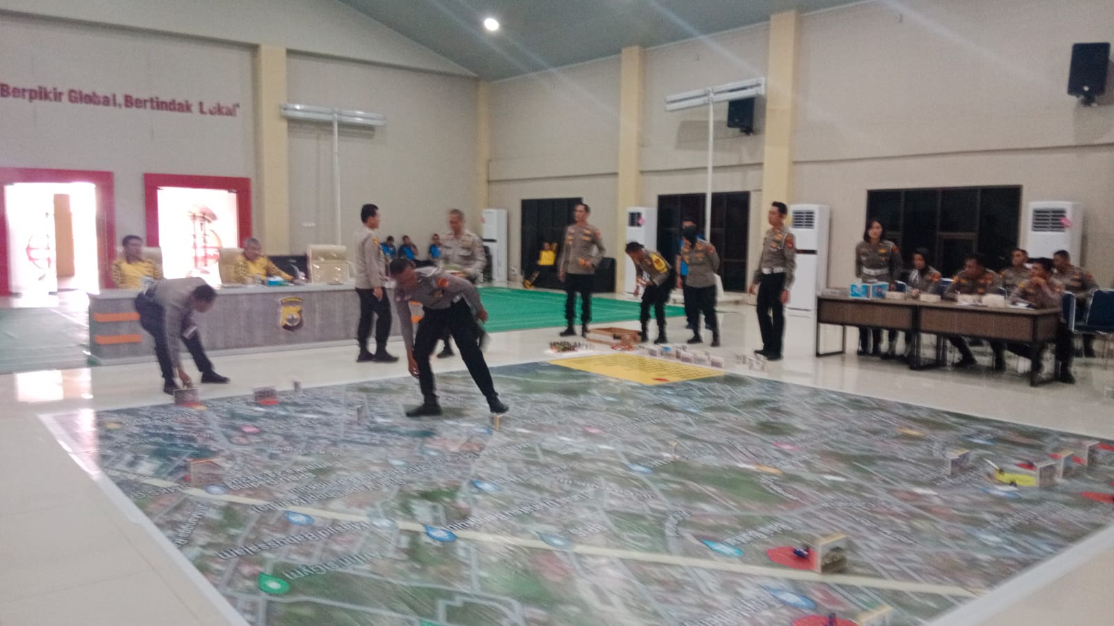 Dalam rangka persiapan pengamanan Pemilu 2024, Polresta Bengkulu melaksanakan Latihan Simulasi ...