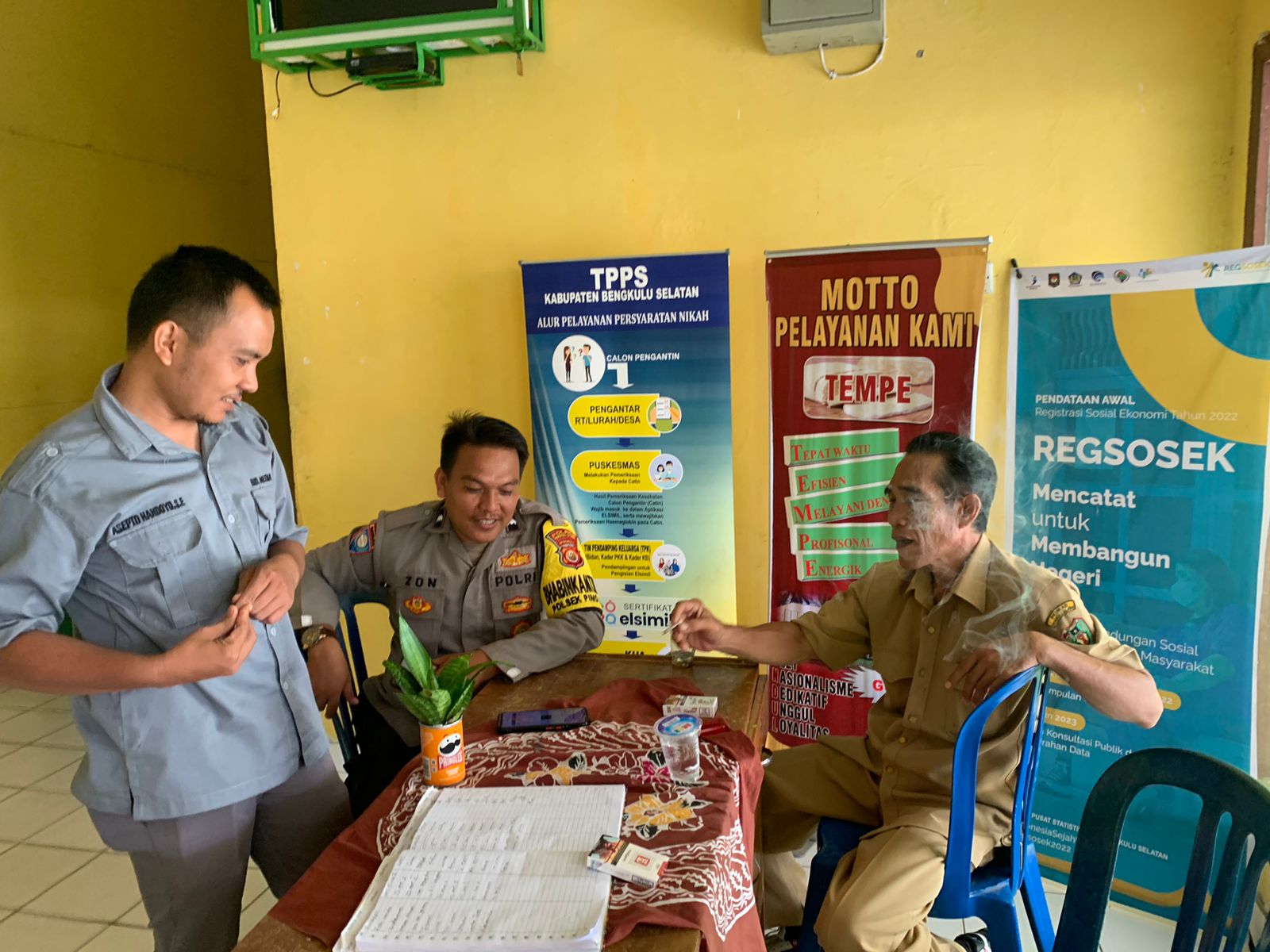 Antisipasi Timbulnya Pelaku Tindak Pidana atau Kriminal ,Bhabin Kamtibmas Lakukan Sambang Dengan ...