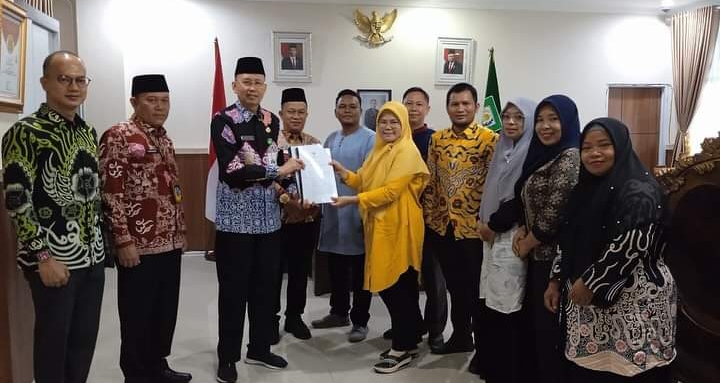 Sekda Bengkulu Terima Audiensi Forum Guru Prioritas Pertama Negeri dan Swasta yang Masih Honorer ...