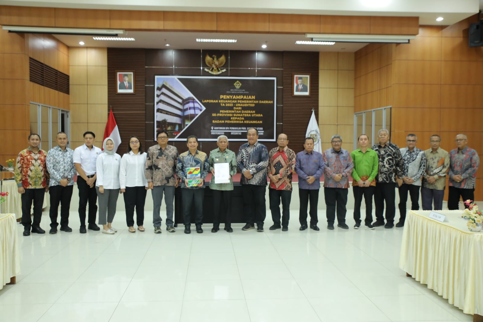 Bupati Asahan Serahkan Laporan Keuangan Pemerintah Daerah Unaudited T.A 2023 - Sinar Fakta
