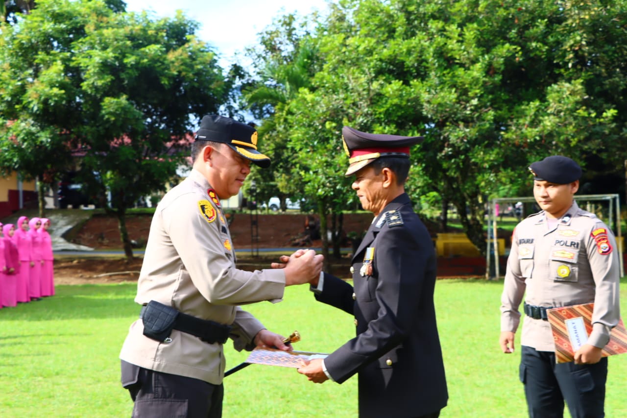 Polres Lebong Gelar Upacara Wisuda dan Purna Bakti Pelepasan Personel - Sinarfakta.com
