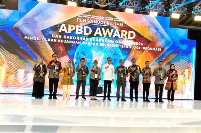 Pemkot Bengkulu Raih APBD Award 2024, Wujudkan Pengelolaan Anggaran Efektif - Sinarfakta.com