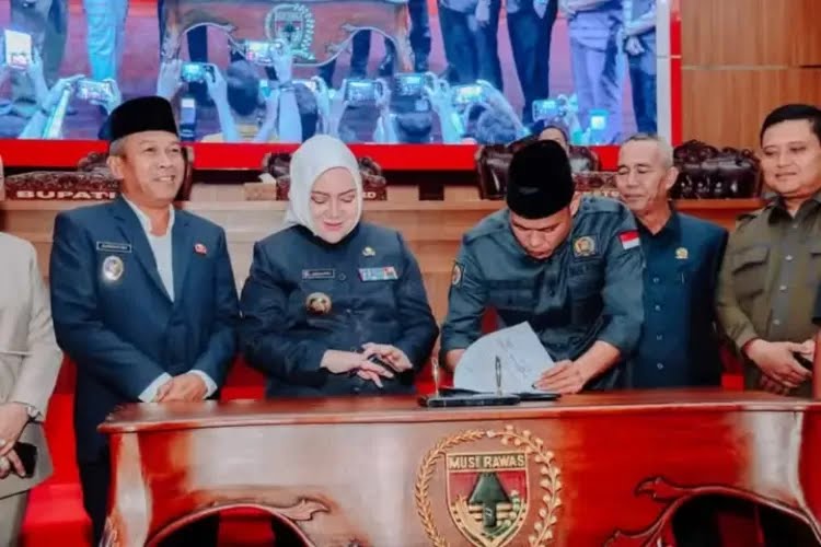 Rapat Paripurna DPRD Kabupaten Musi Rawas Dalam Penyampaian LKPJ Bupati Tahun 2024 - Sinarfakta.com
